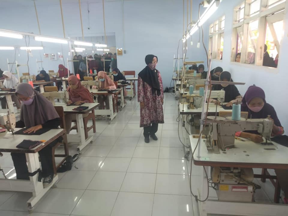 SMKS PGRI Batang — Lab Busana